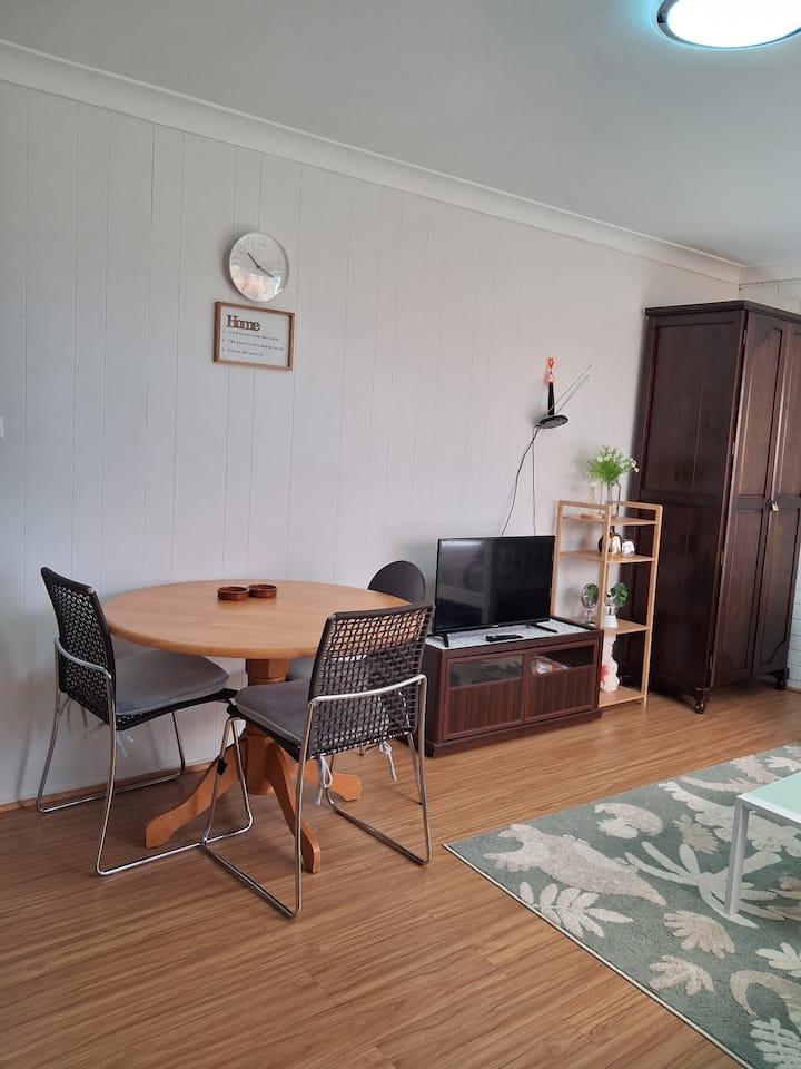2 Separate Rooms | Private Shower/toilet - Campbelltown