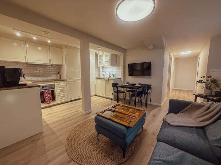 Forest Edge Flat | Trails, Metro + On-site Parking - Oslo