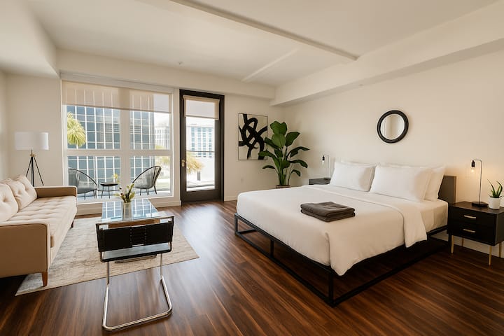 Stunning In Hollywood With Parking And Views - West Hollywood, CA