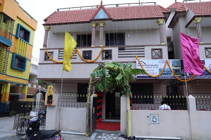 We Have 8 Ac Bedrooms With Attractions Washrooms - Chennai
