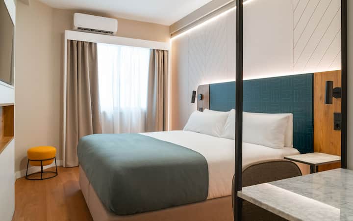 Limehome Benidorm Calle Major | Queen Room - Benidorm