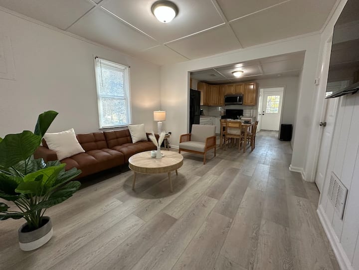Cozy 2 Bedroom Home Near Downtown & Park - Lawrenceville, GA