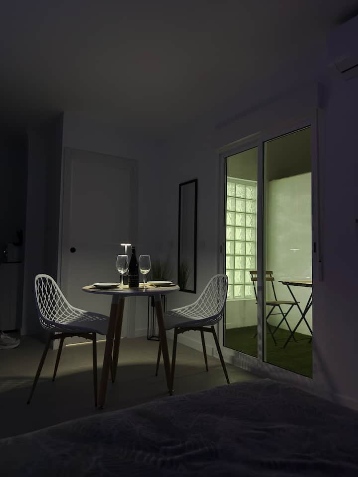 Estudio A Pie Del Castillo Y De La Playa. - Alicante