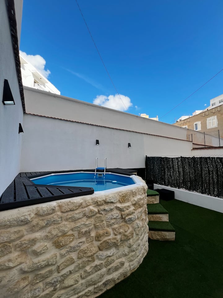 Estudio A Pie Del Castillo Y De La Playa. - Alicante