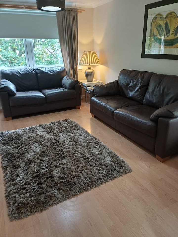 Town Centre Spacious Flat Next To Tram Lines - Edinburgh