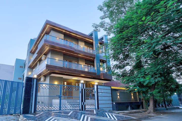 Urban Apt W/game Hub|minutes From Shopping Hotspot - Noida