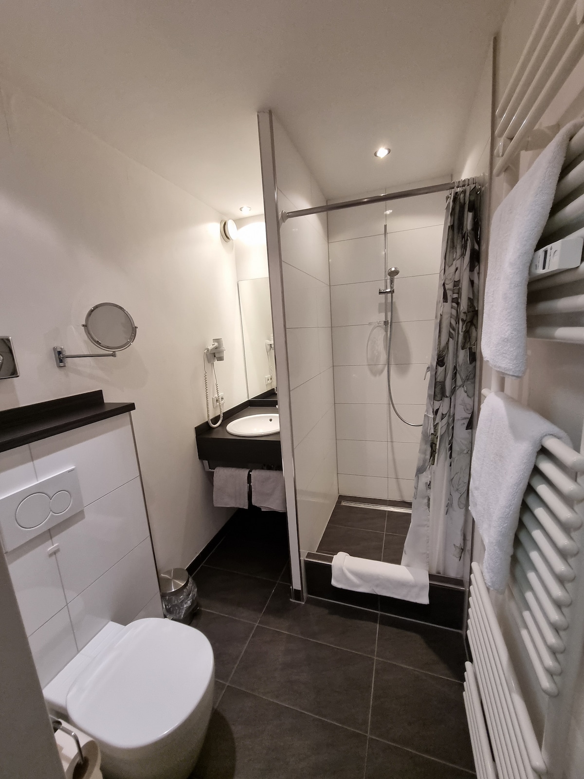 A&S City Hotel Am Rosenpark, Room 18 - Hotels for Rent in Aachen, North ...