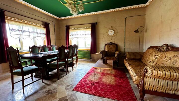 3-br Top Floor Of Villa W Shared Garden & Jacuzzi - Cappadocia