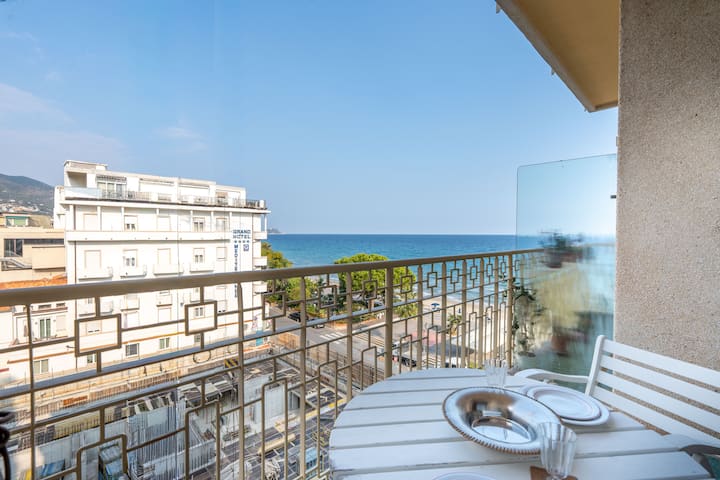 Wake Up To The Sea – Stunning View From Every Room - Alassio