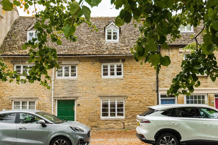 Charming Cotswold Cottage On Church Green, Witney - Witney