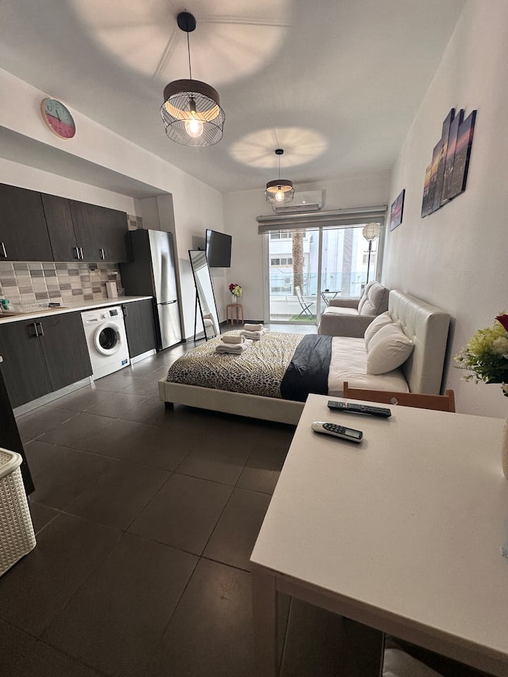 Modern Apartment Costal • Steps Away To Beachfront - Larnaca