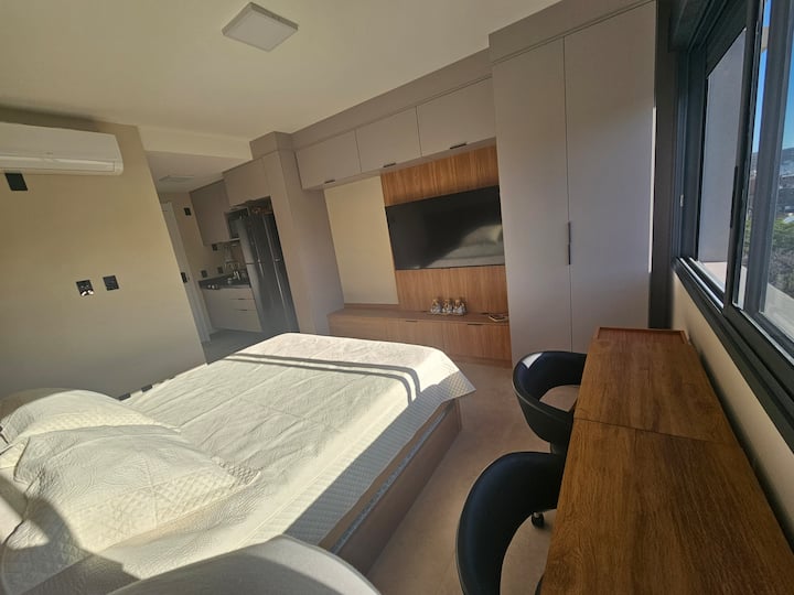Até 4 Pessoas. 1 Box. Piscina, Fitness, Coworking. - Porto Alegre