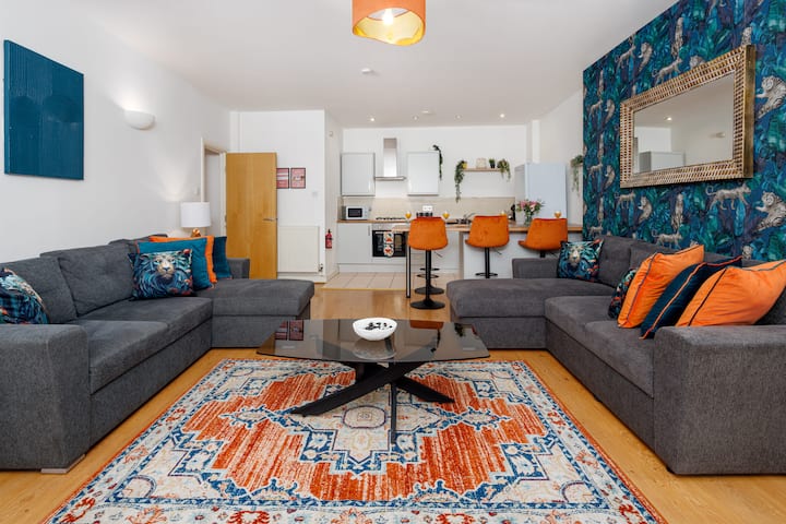 Flatzy - Spacious City Centre Retreat | Sleeps 6 - Liverpool