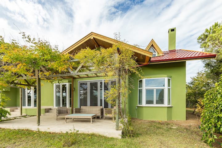 Charming Countryside Villa With Fireplace & Garden -