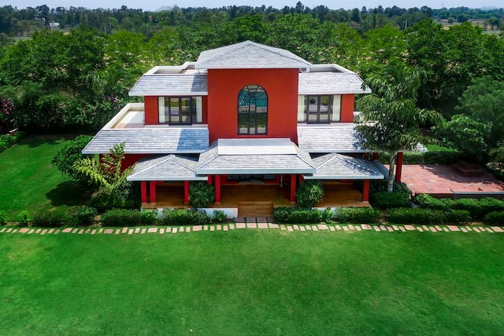 10br Manvi Estate - A Luxe Stay. - Bhiwadi