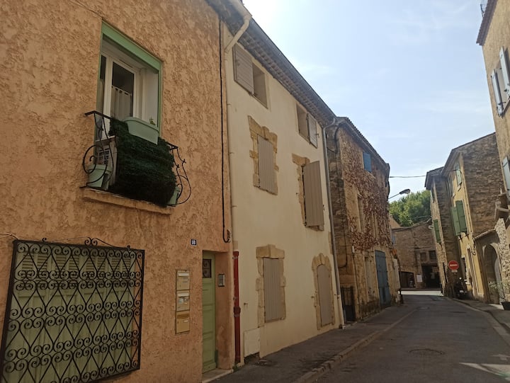 Studio Tout Confort Au Centre Du Village - Pélissanne