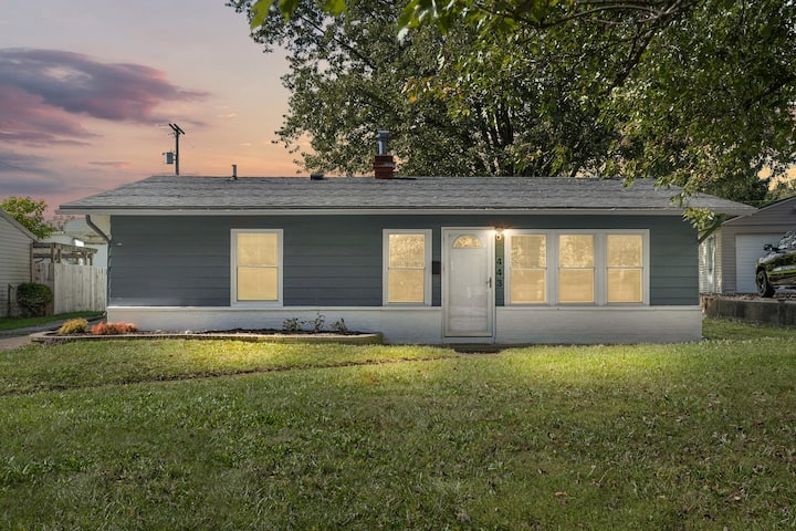 Little Blue Haven - Cozy 3br W/ Yard - Mansfield, OH