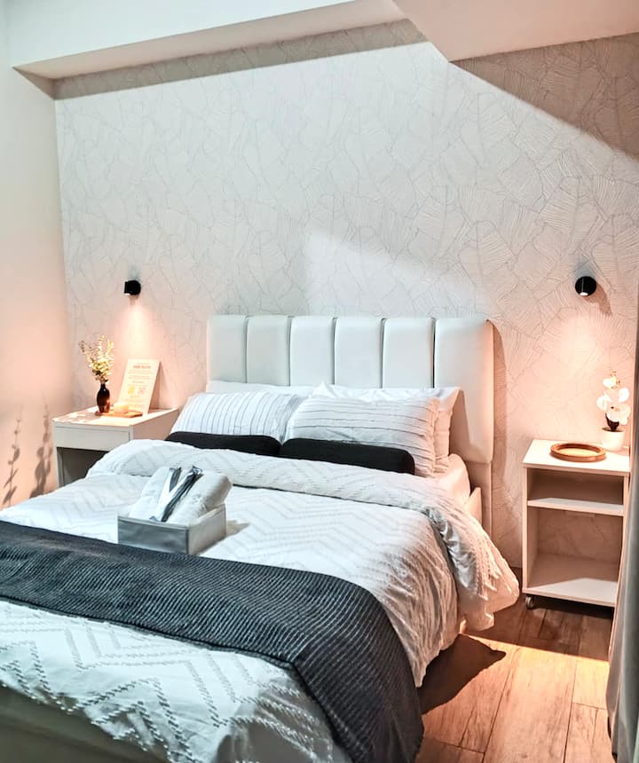 Luxury 1br In Mckinley |Fast Wifi| Bgc + Near Naia - Taguig