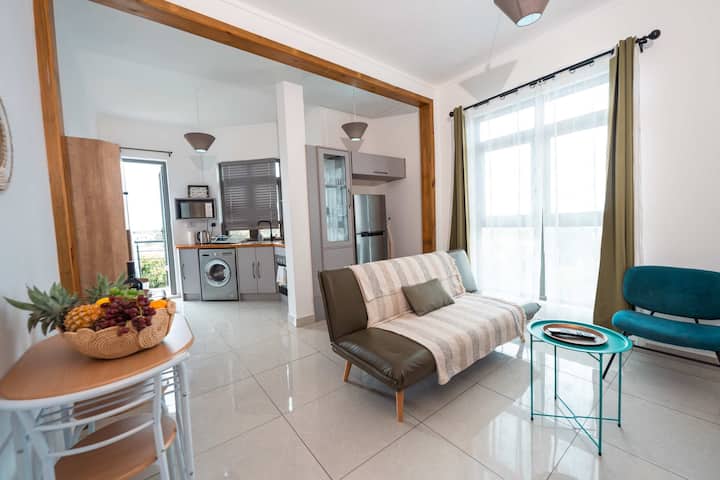 Beachside Apt W/ Pool, Gym & Free Parking - 모리셔스