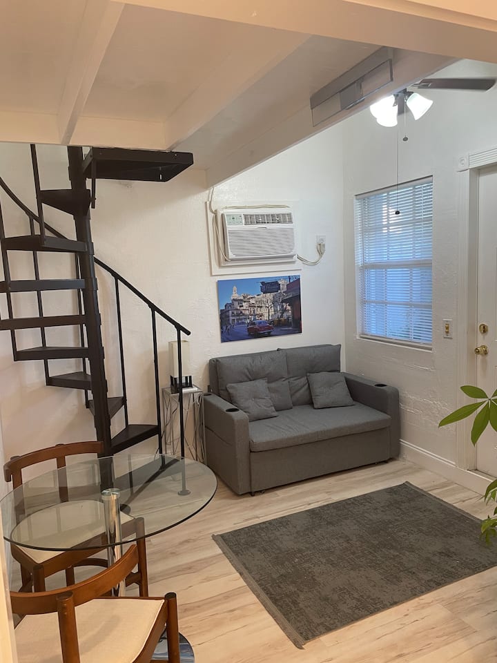 Tiny Cottage Retreat - Your Own Stylish Hideaway! - Key West, FL