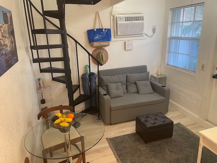 Tiny Cottage Retreat - Your Own Stylish Hideaway! - Key West, FL