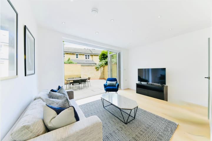 Canary Wharf House With Panoramic Rooftop - London
