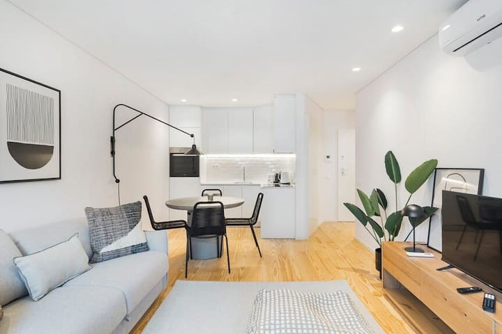 Stylish Flat W/balcony | In Central Porto - Porto