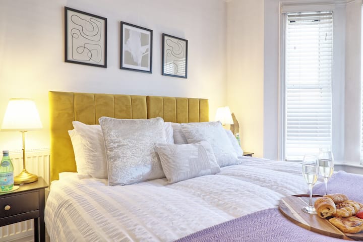 40% Off | 8 Beds | Fastwifi |Offstreetparking | - Southend-on-Sea