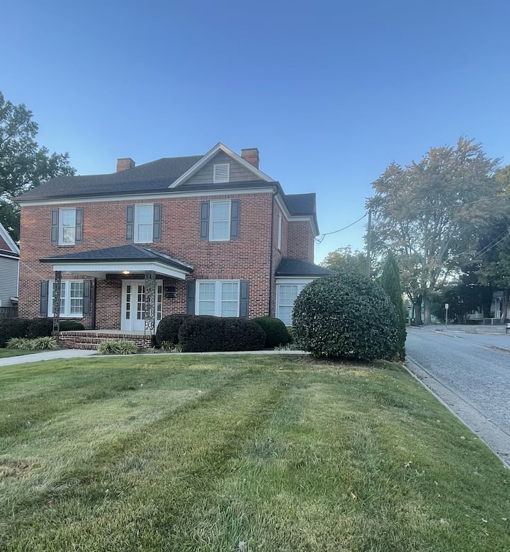 Charming 1926 Brick Home - Entire Apartment - Greensboro, NC