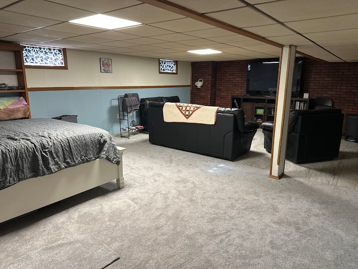 Spacious Lower-level Suite Near Psu Altoona - Altoona, PA