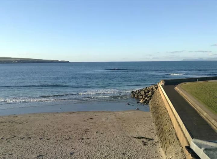 Thurso Beachfront Apartment, Overlooking The Bay! - Thurso