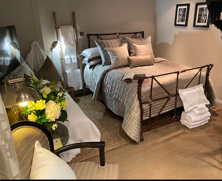 Country Barn Solihull
Nec Jlr
Birmingham Airport - Worcestershire