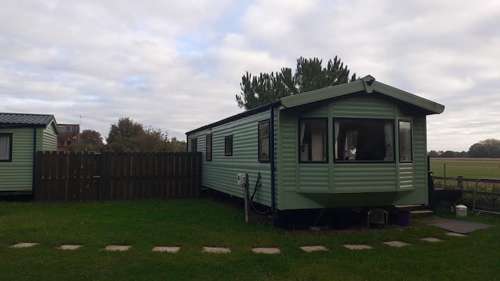 Farm View Pet Friendly Rural Park Home - Newark-on-Trent