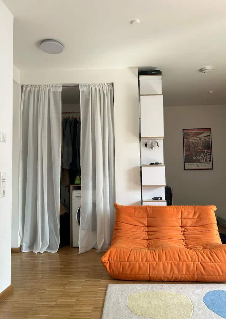 Moderne Wohnung Großen Fenstern Und Schönem Balkon - Würzburg