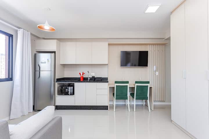 Apê Central Com Ar Cond. | Academia E Coworking - Curitiba