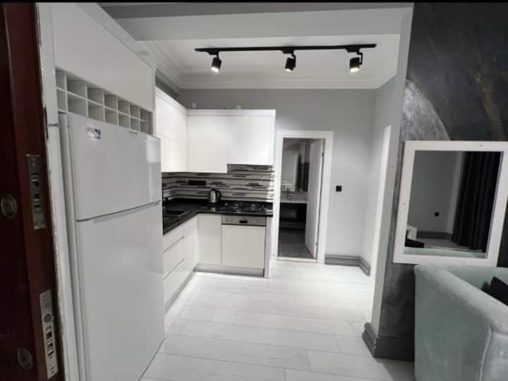 Alanya Goldcity De Ana Binaya çOk Yakın 1+1 Villa - Turquía