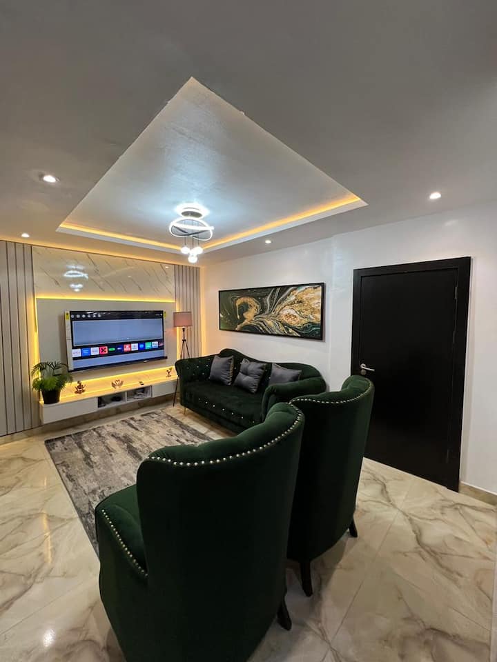 1 Bed Cozy Stay 7-mins From Int'l Airport. - Lagos