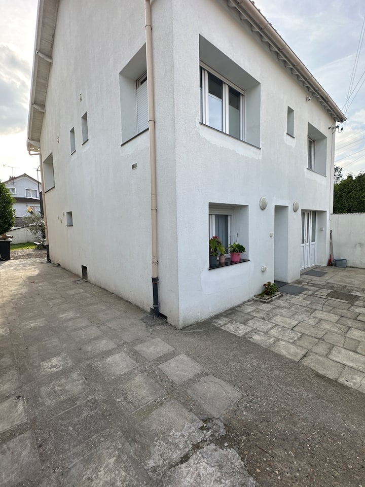 Appart Une Chambre Près Du Paris Et Disneyland - Gagny