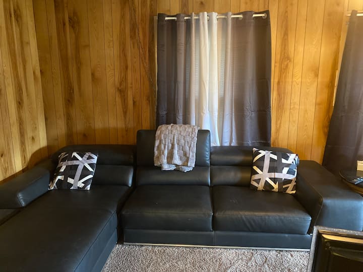 Charming 2-bedroom Bungalow In The Heart Of Akron - Akron, OH