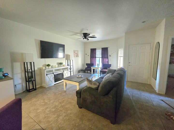 Quiet 2 Bedroom/1 Office Condo In Prime Location! - Peoria, AZ