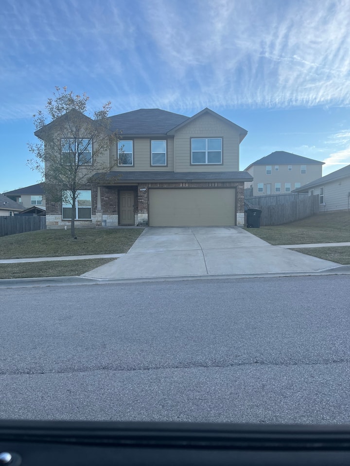 Nice Family Home In A Quiet Neighborhood. - Killeen, TX
