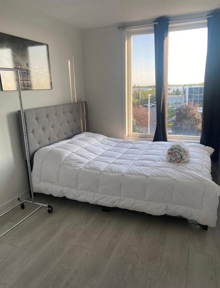 Entire Condo On Ridgeway Dr. - Oakville