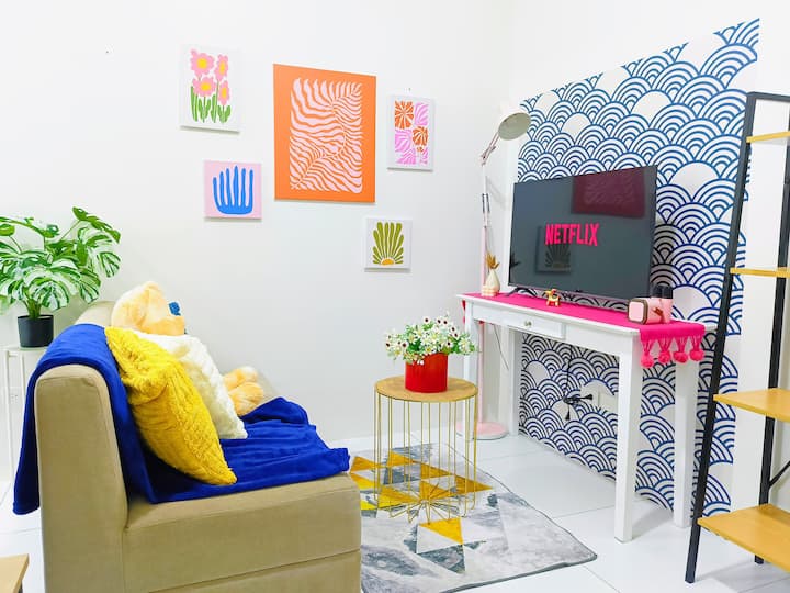 Colorhaus| Happy Escape W Balcony| Netflix + Wi-fi - Naga