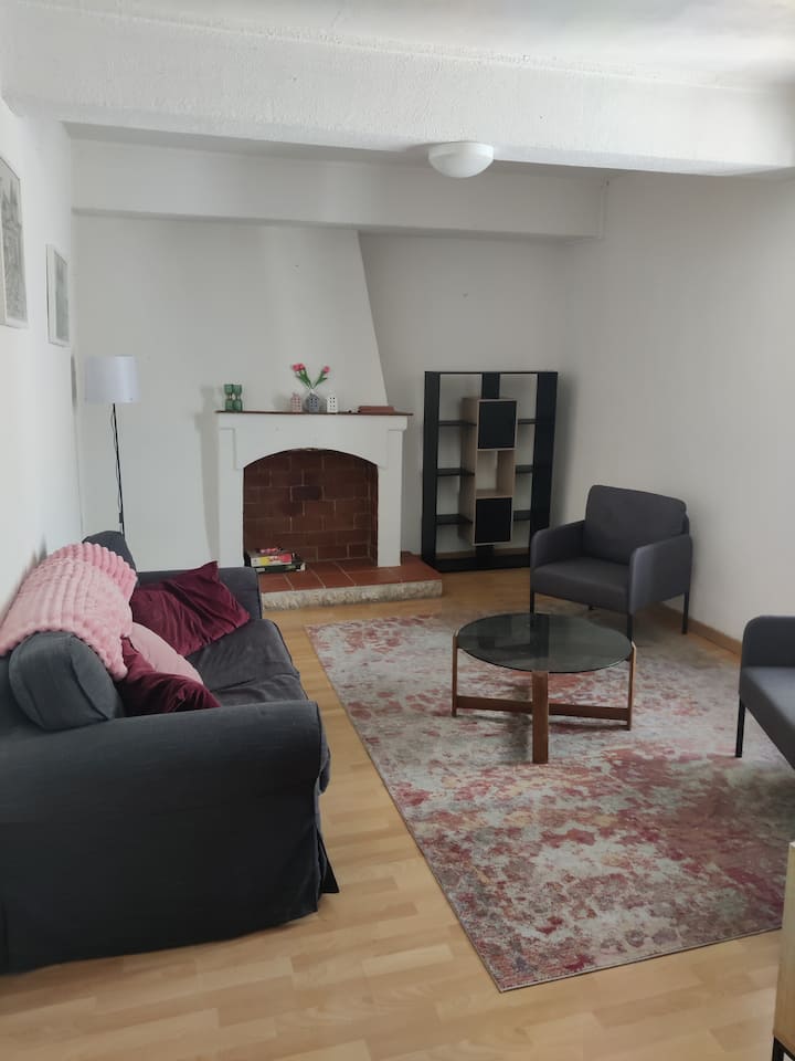 Second Floor Apartment In Central Location - Axat
