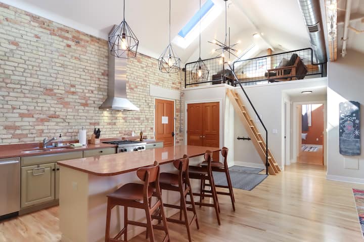 Tc Penthouse, Grand Condo In The Gt Commons - Traverse City, MI