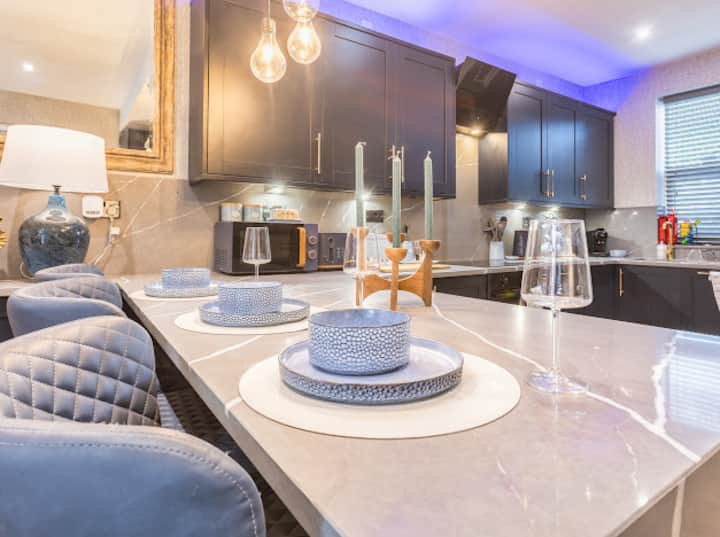 Central Warrington Home - Warrington