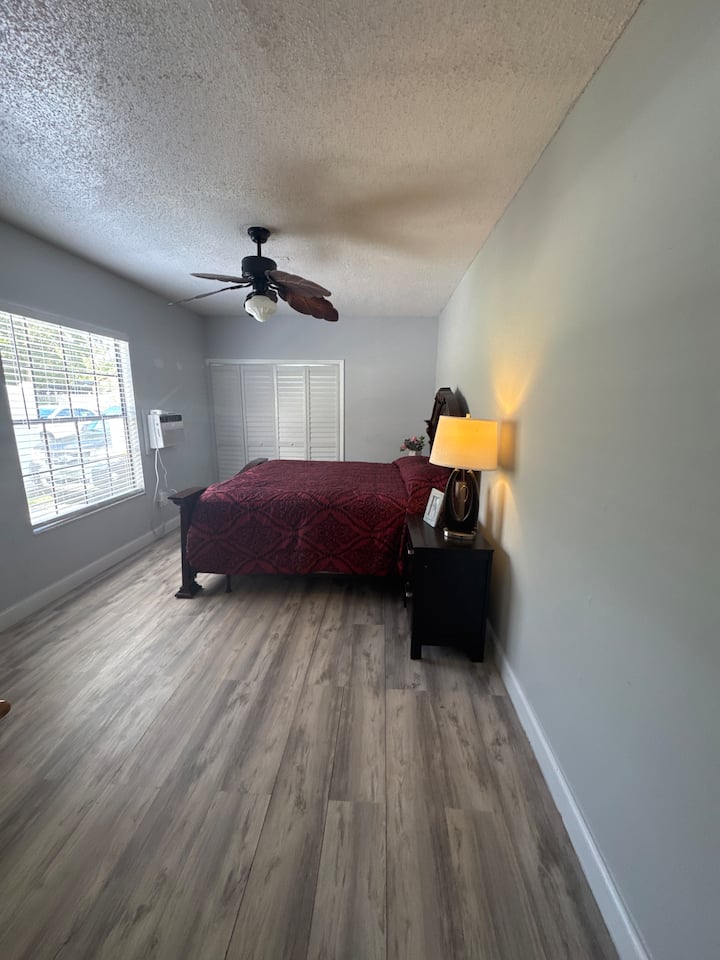 Family-friendly Airport, Wholefoods Market And Mre - Pinellas County, FL