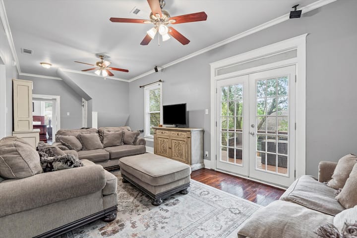 Beads & Boutique (Unit B)- Walk To Mardi Gras! - Mobile, AL