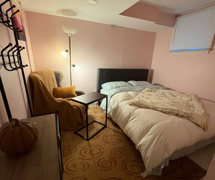Lower-level, A Queen Bed, Shared Bath & Kitchen - Newton, MA