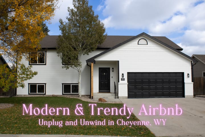 Luxury & Modern Entire Home - Cheyenne, WY